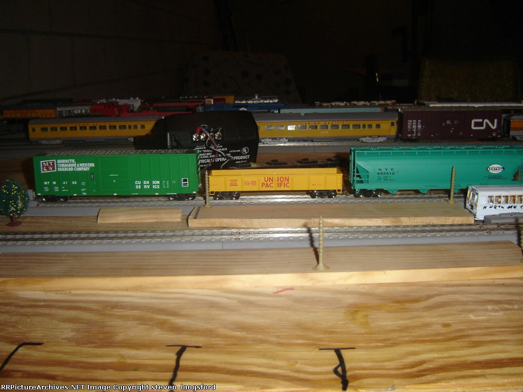 3 FREIGHT CARS ON A SIDEING